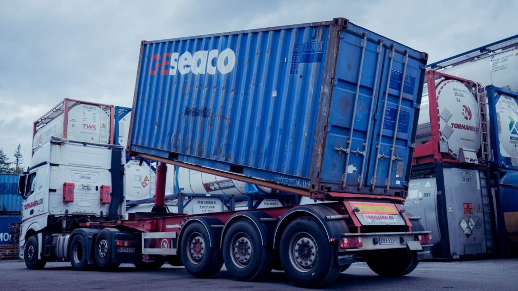 What is dry bulk transport? - Transitainer Shipping